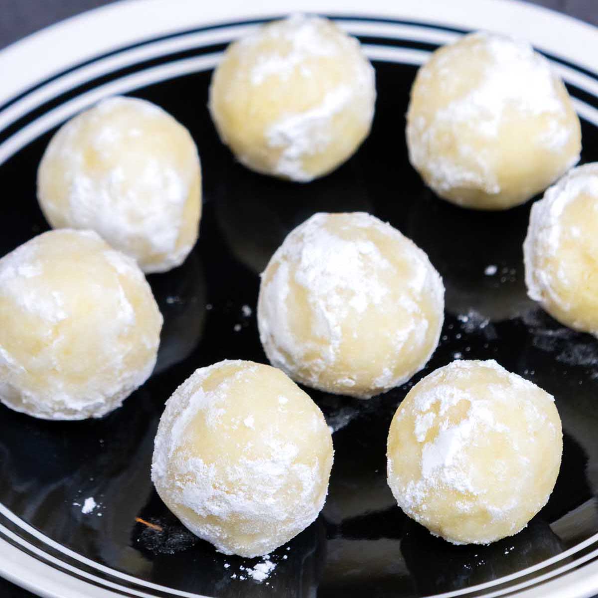Keto No Bake Snowball Cookies - Quick Low Carb Recipe